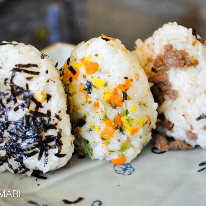 Korean Rice Triangles (삼각주먹밥 Samgak Joomukbap) - Kimchimari