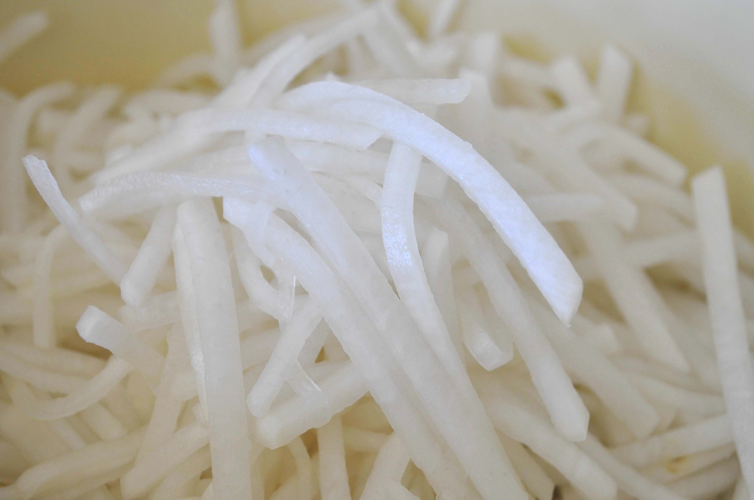 Radish Salad (무생채 Moo Saeng Che) - Kimchimari