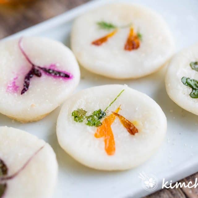 Fresh Flower Rice Pancake (화전 Hwajeon) - Kimchimari