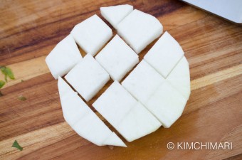 Kkakdugi - Cubed Radish Kimchi Recipe - Kimchimari