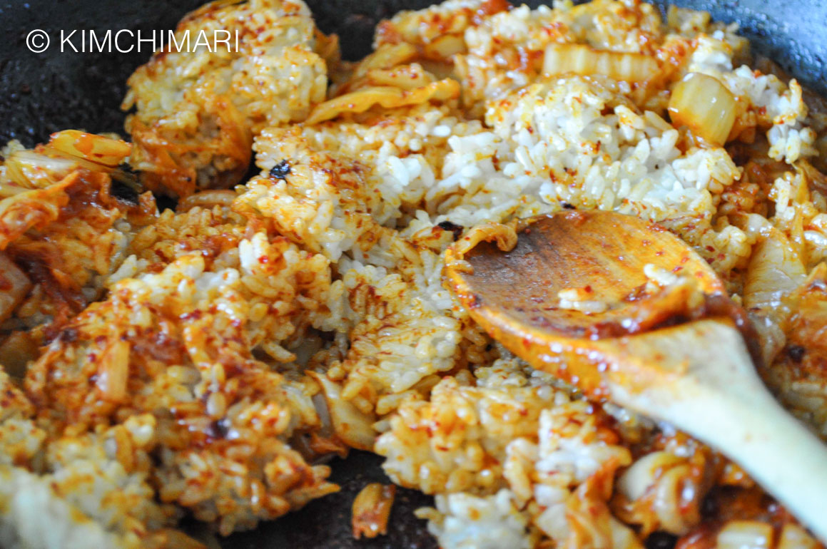 Kimchi Fried Rice (Kimchi Bokkeumbap) - Kimchimari