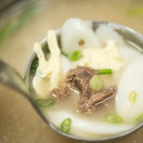 Injeolmi (Korean Sweet Rice Cake) in 10 minutes - Kimchimari