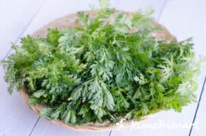 Korean Chrysanthemum Greens Recipe (Ssukat Namul) - Kimchimari