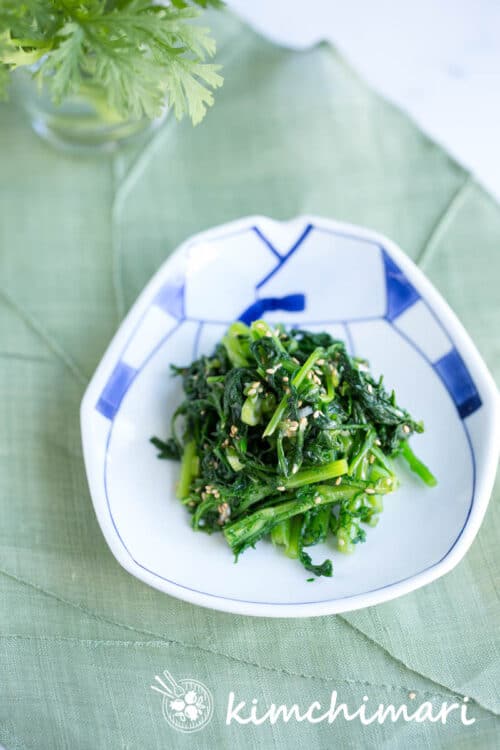 Korean Chrysanthemum Greens Recipe (Ssukat Namul) - Kimchimari