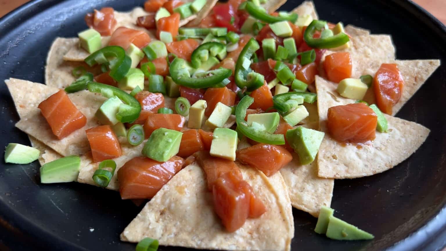 Poke Nachos with Gochujang Mayo Sauce - Kimchimari